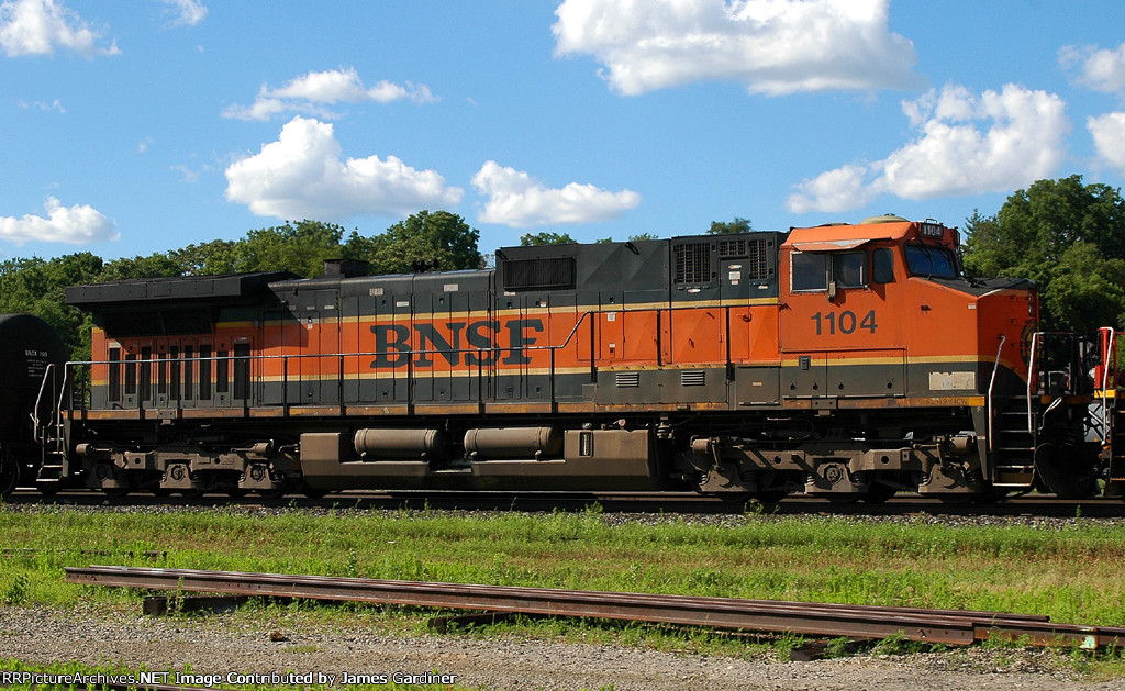 BNSF 1104